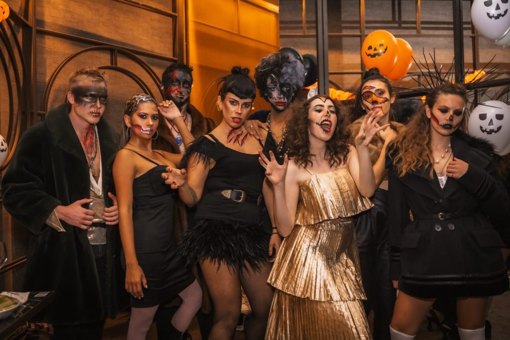 Essential 6 Tips for Hosting a Halloween Bash: Throwing a Spooktacular ...